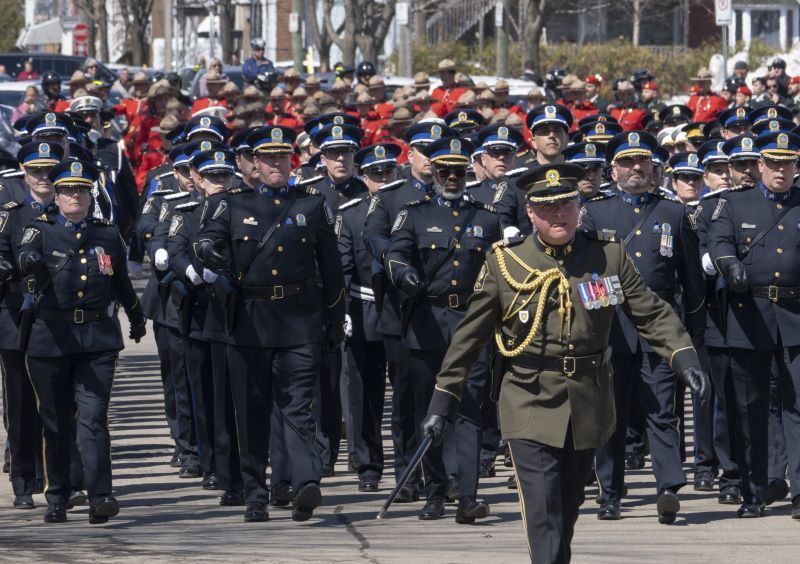 Québec, funeral madhështor për oficeren e policisë Maureen Breau që ...