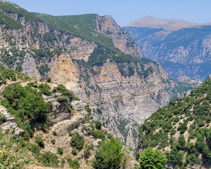 Labëria dhe fshati me emër qëni - Nga Edison Ypi